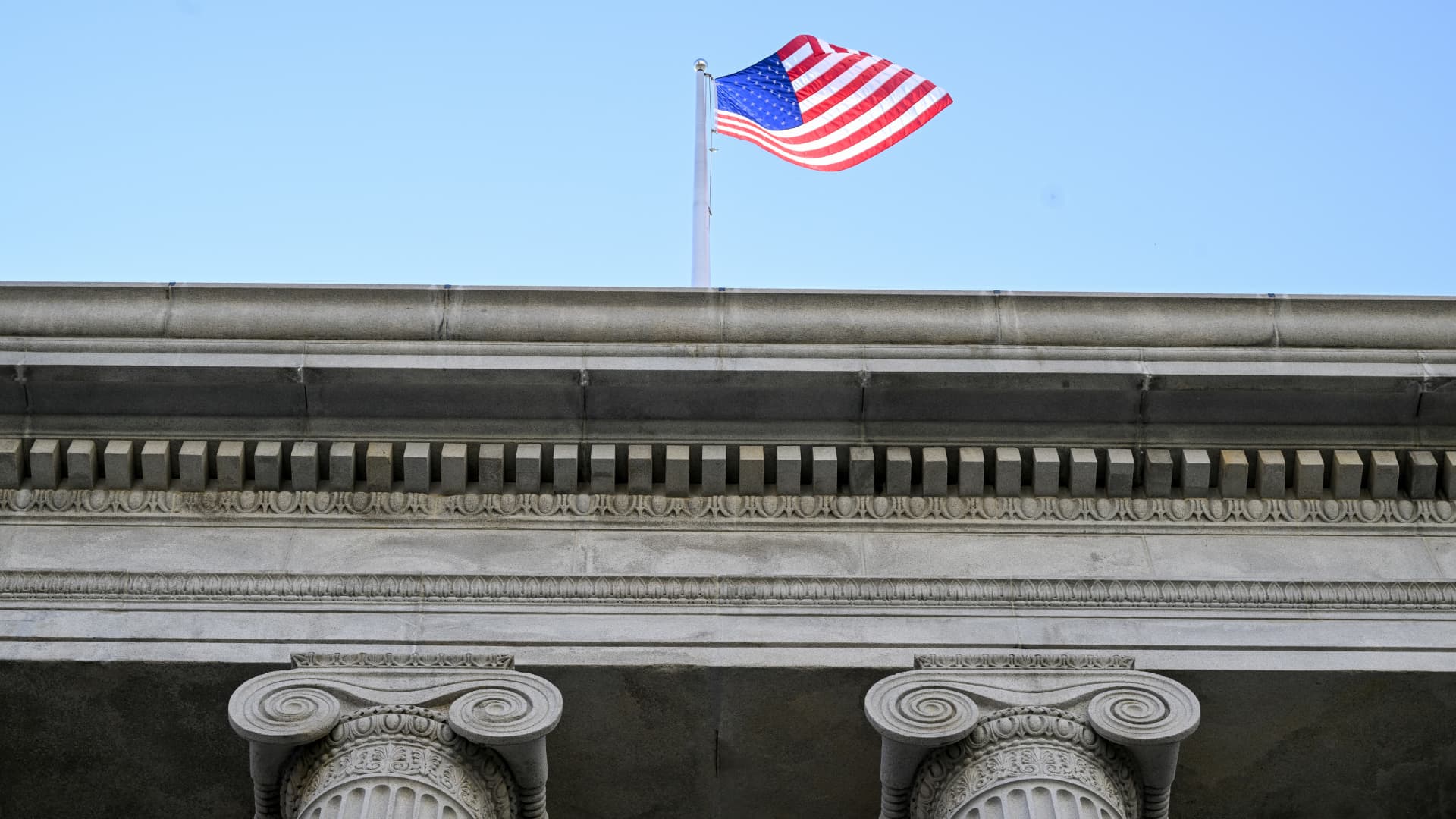 Central banks offload U.S. Treasuries; China holdings at 18-year low ...